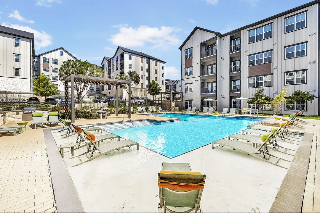 The Mont - 2405 Montopolis Dr - Austin, TX | Rent.