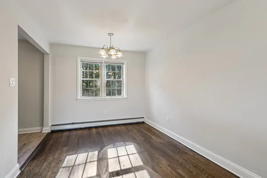 Kings Gardens Apartments - 24 Walter Dr - Woodbridge, NJ | Rent.