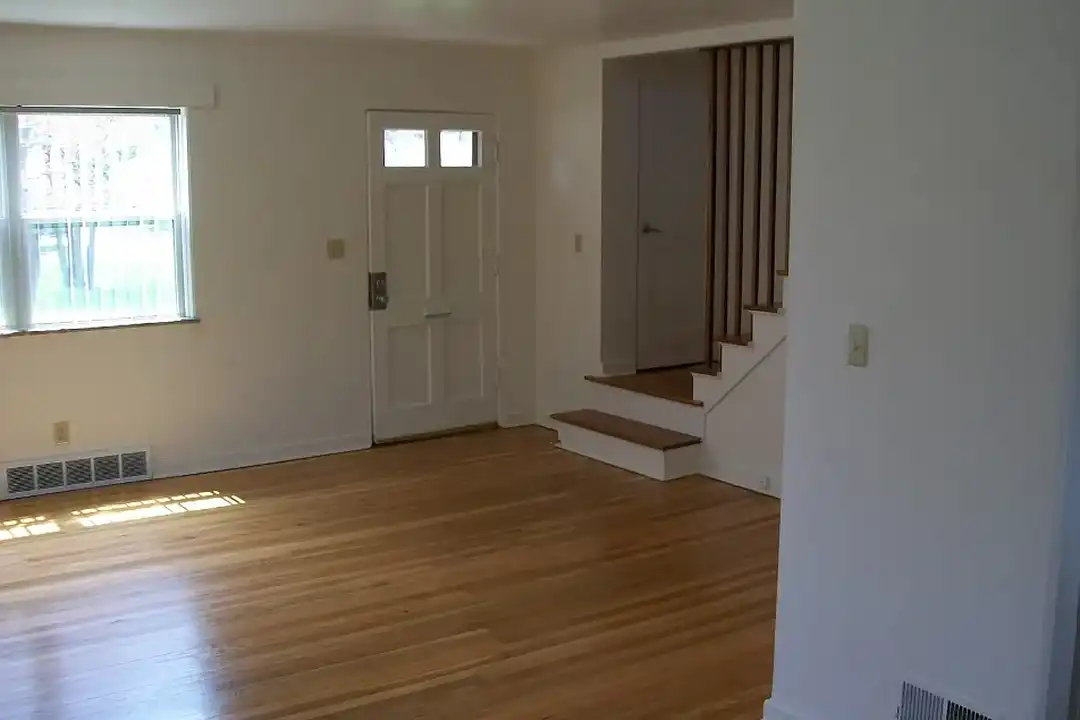 Amber Square Townhomes - 2601 E Grand River Ave - Lansing, MI | Rent.