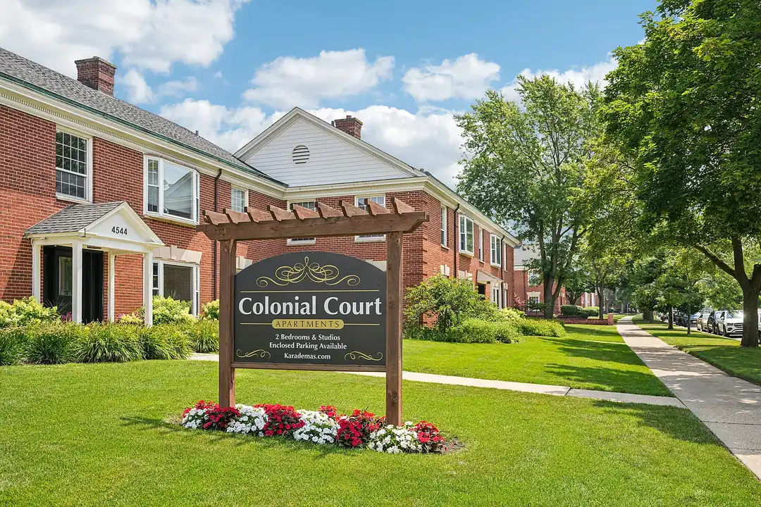 Colonial Court Apartments - 4532 N Wilson Dr - Milwaukee, WI | Rent.