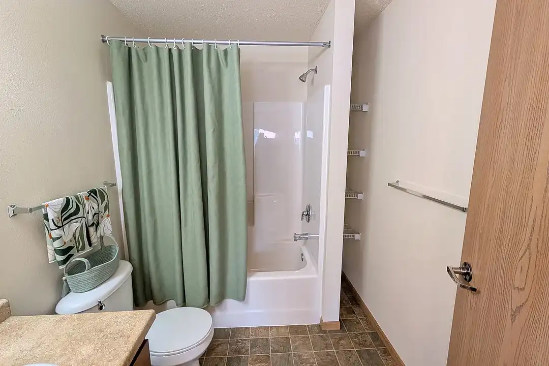 Amber Ridge Apartments - 2312 55th St S - Fargo, ND | Rent.