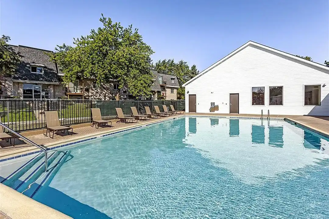 Orion ParkView - 1821 W Golf Rd - Mount Prospect, IL | Rent.