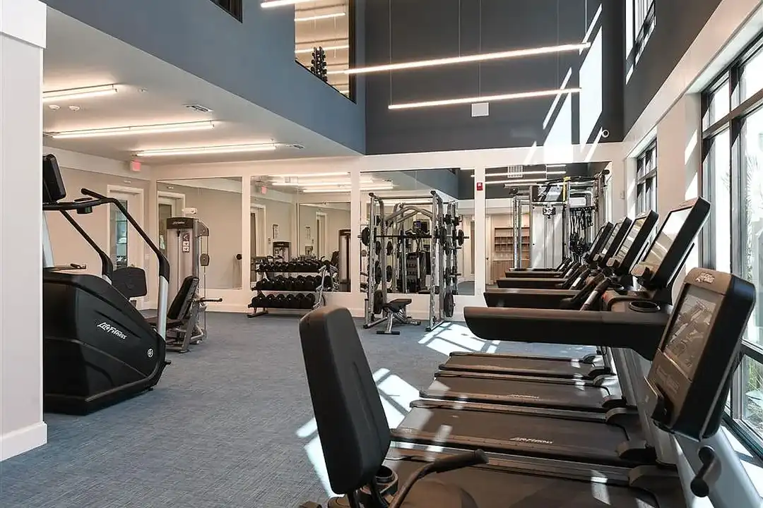 Lyra - 2260 Ringling Blvd - Sarasota, FL | Rent.