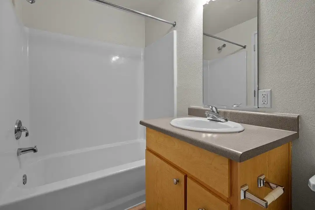 Collins Circle - 1701 SW Columbia St - Portland, OR | Rent.