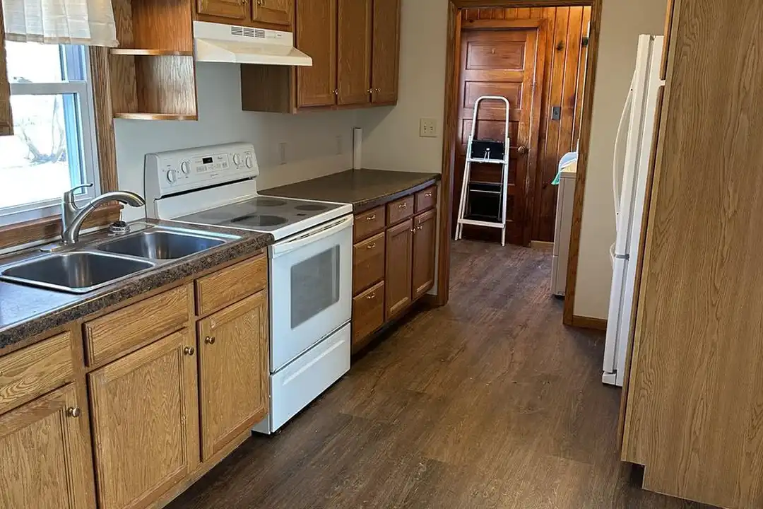 710 Oak St - Sigourney, IA | Rent.