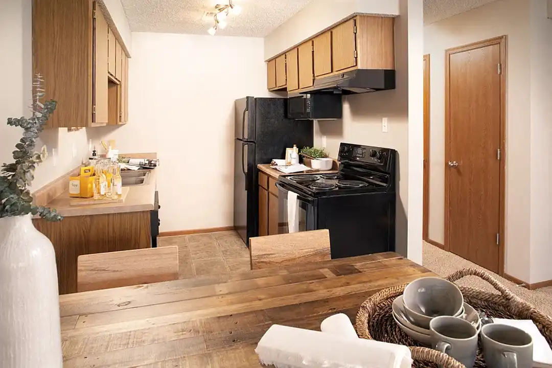 Old Cheney Place by Broadmoor - 5501 Warwick Ct - Lincoln, NE | Rent.