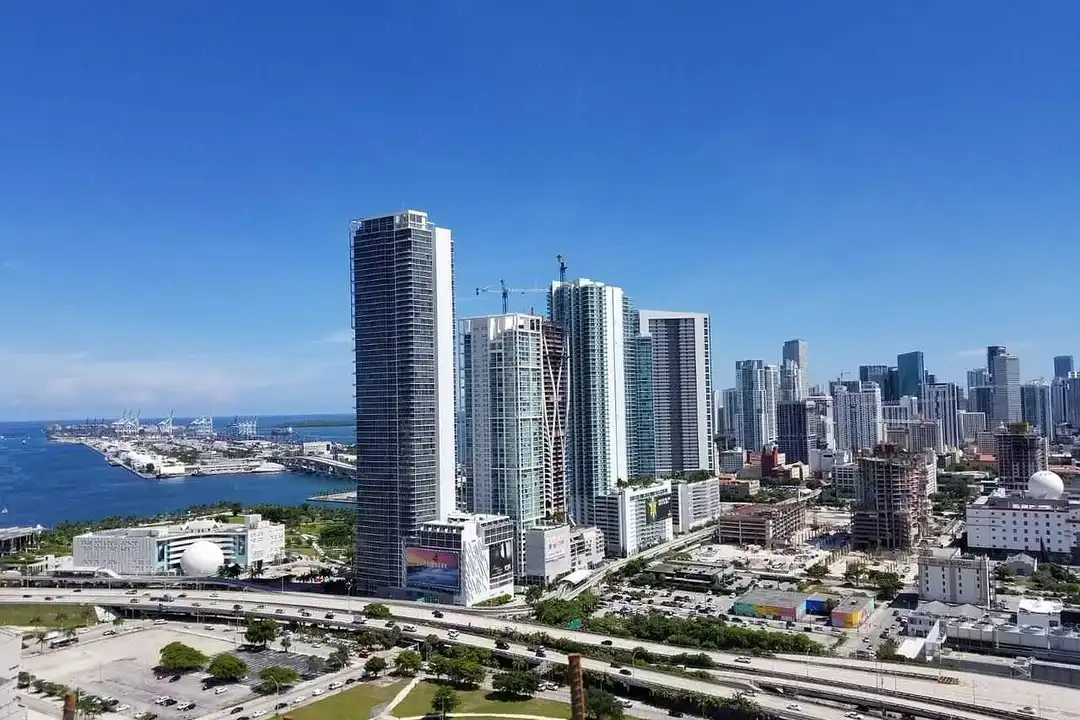 Square Station - 1424 NE Miami Pl - Miami, FL | Rent.