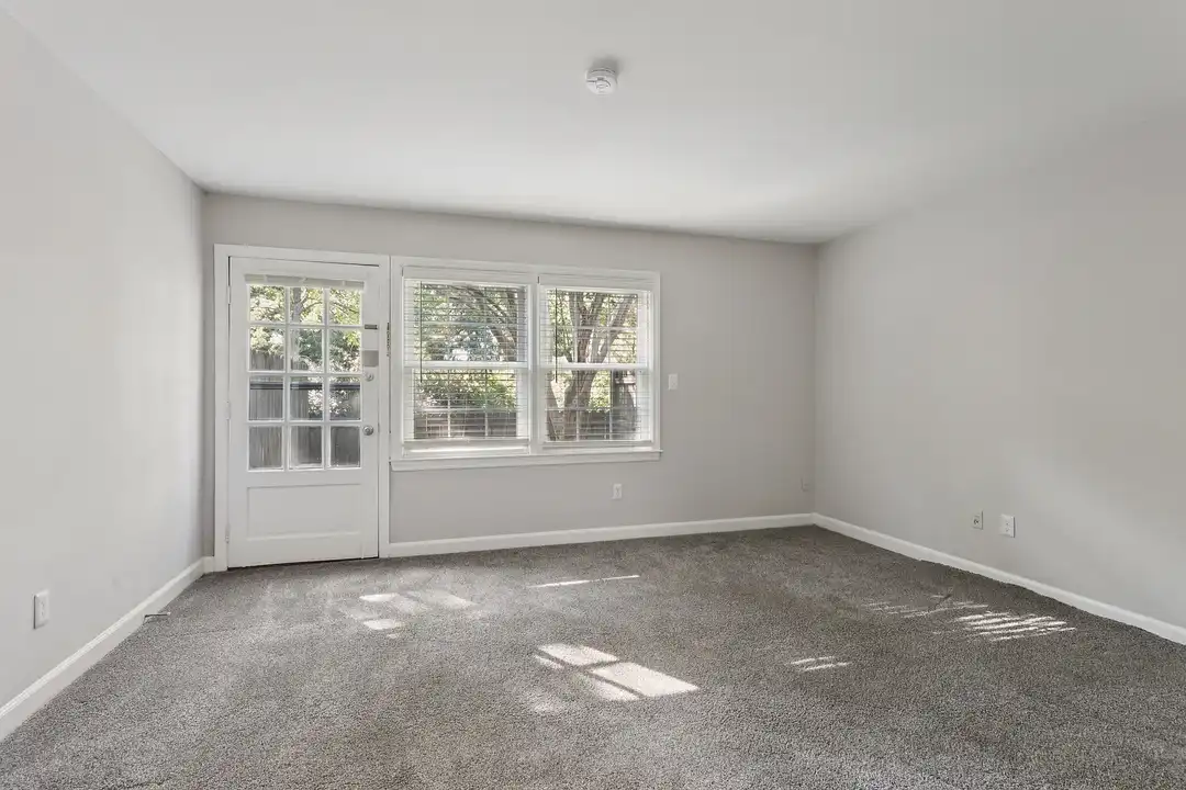 Harbor Oak Townhomes - 3750 Kecoughtan Rd - Hampton, VA | Rent.