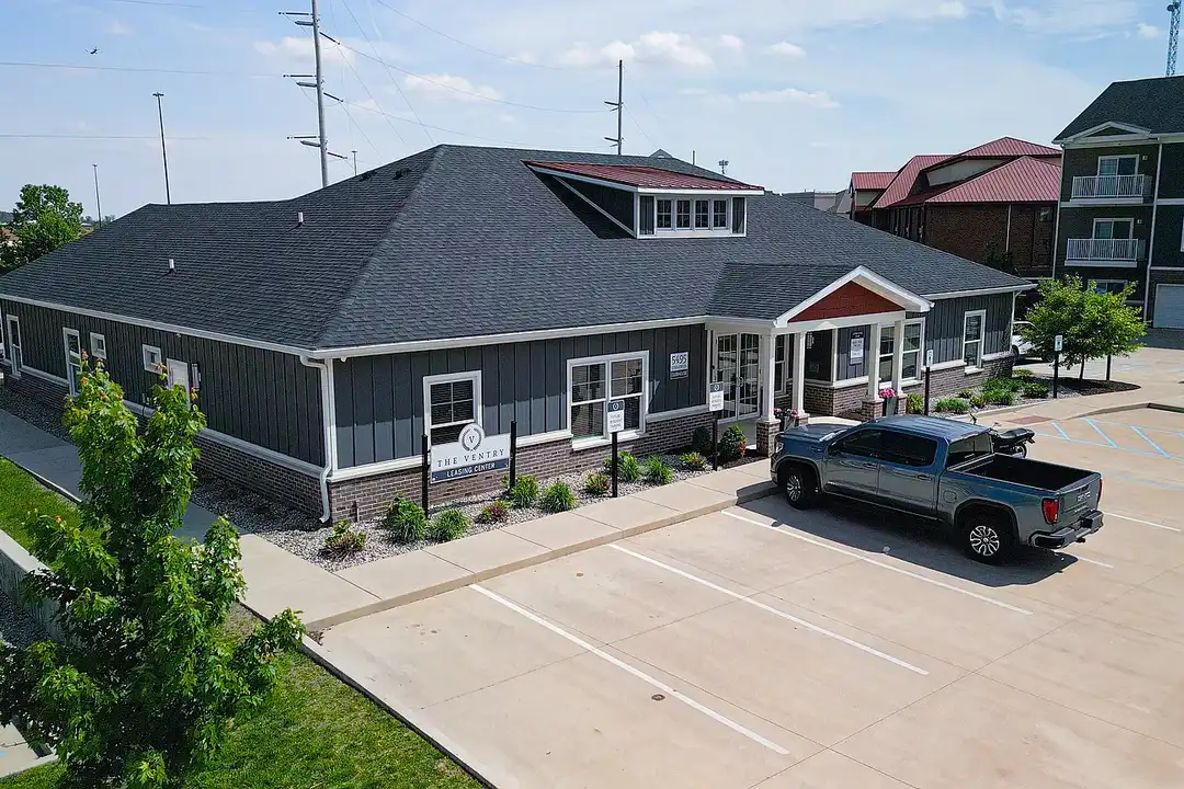 The Ventry Apartments - 5495 Coventry Ln - Fort Wayne, IN | Rent.