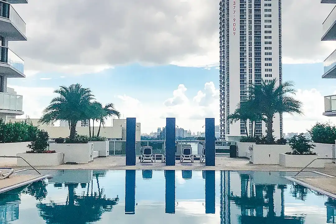 Square Station - 1424 NE Miami Pl - Miami, FL | Rent.