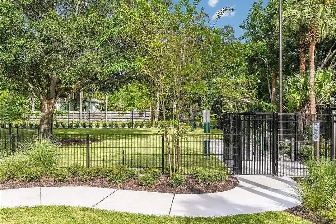 Lyra - 2260 Ringling Blvd - Sarasota, FL | Rent.