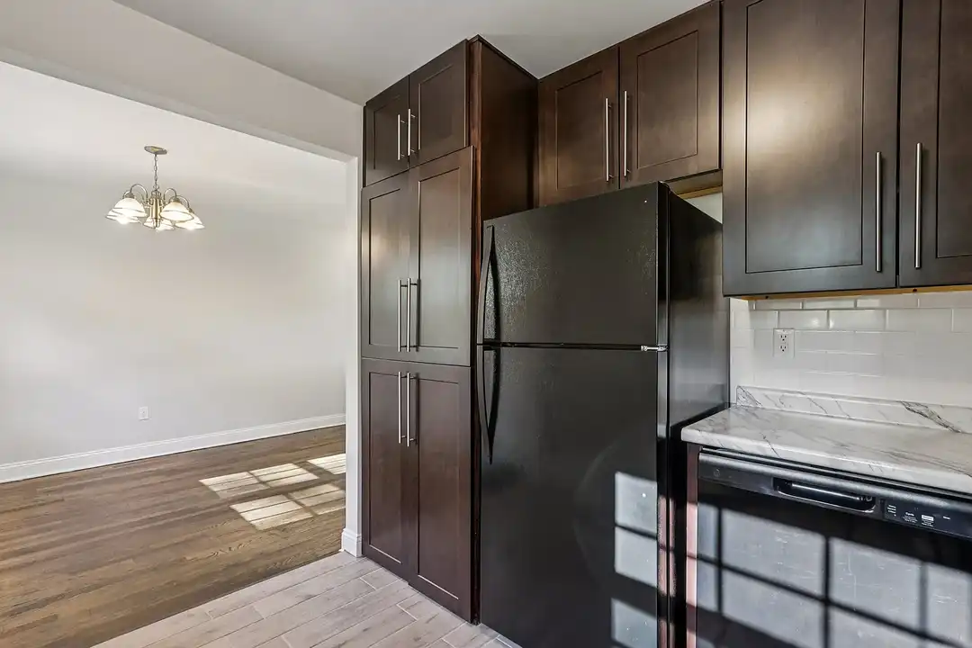Kings Gardens Apartments - 24 Walter Dr - Woodbridge, NJ | Rent.