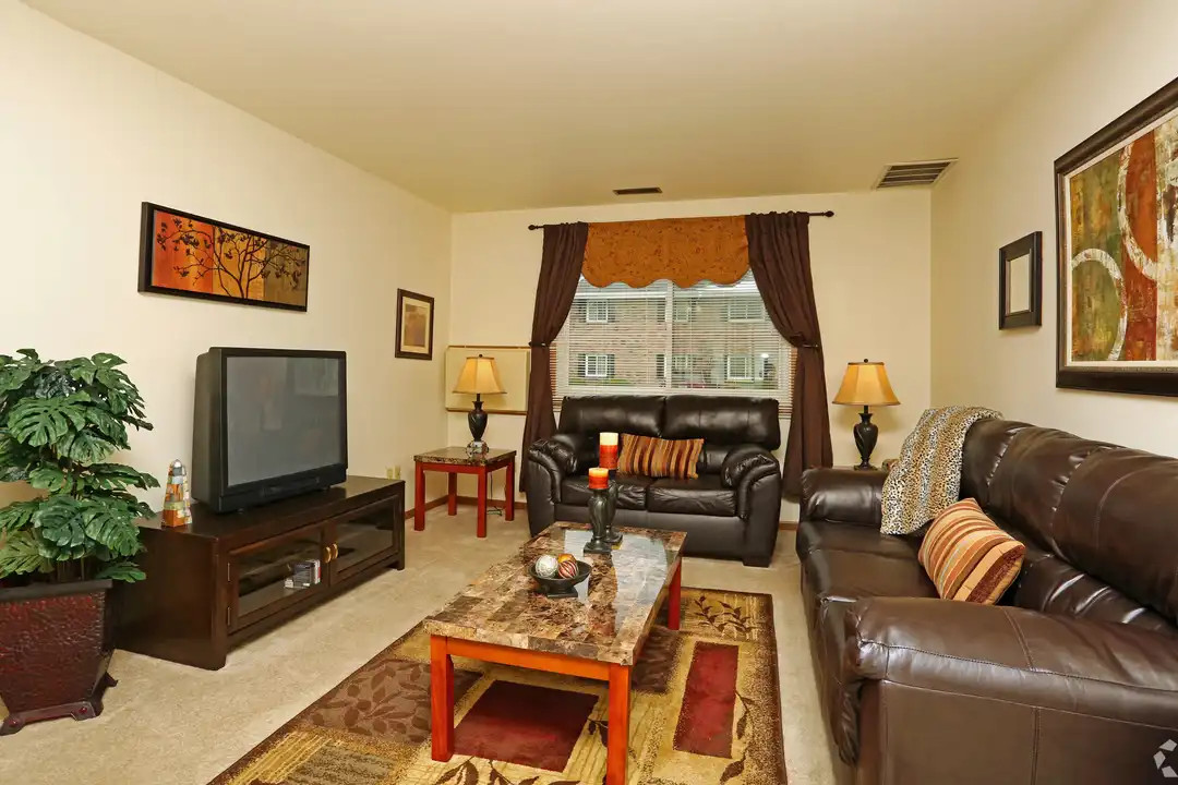 Deckner Manor Apartment Homes - 2021 Deckner Ave. - Green Bay, WI | Rent.