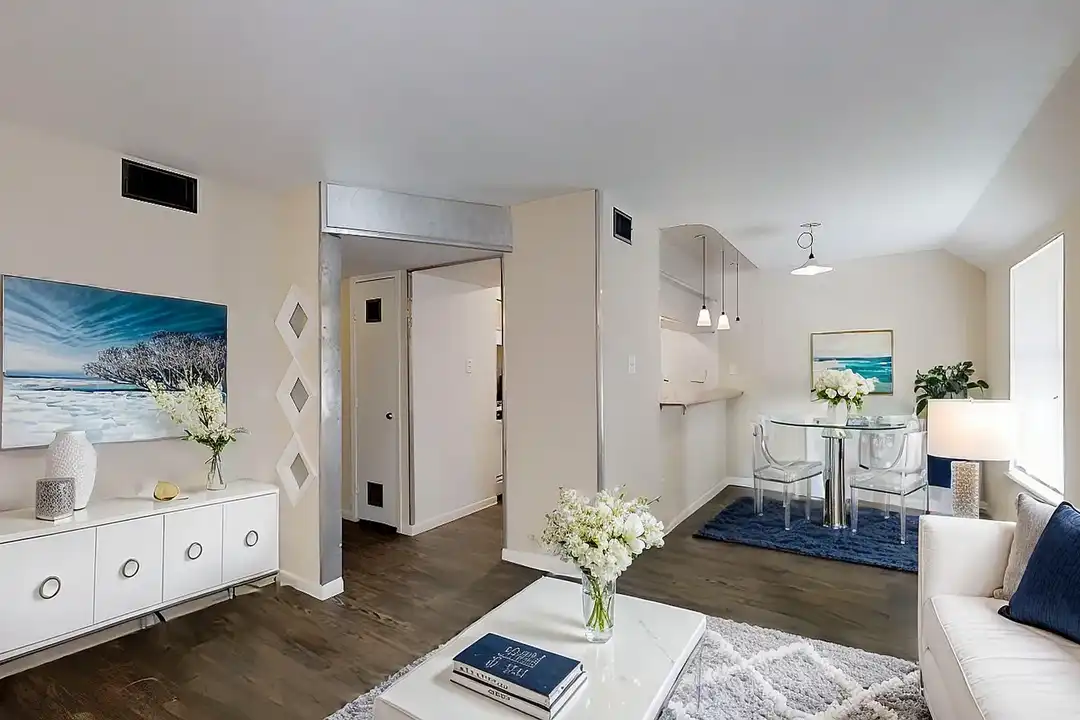 The Metropolis Apartments - 2200 S Pleasant Valley Rd - Austin, TX | Rent.