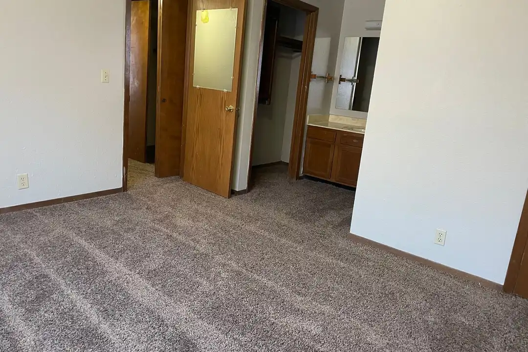 502 W Zimmerly St unit 502-4 - Wichita, KS | Rent.