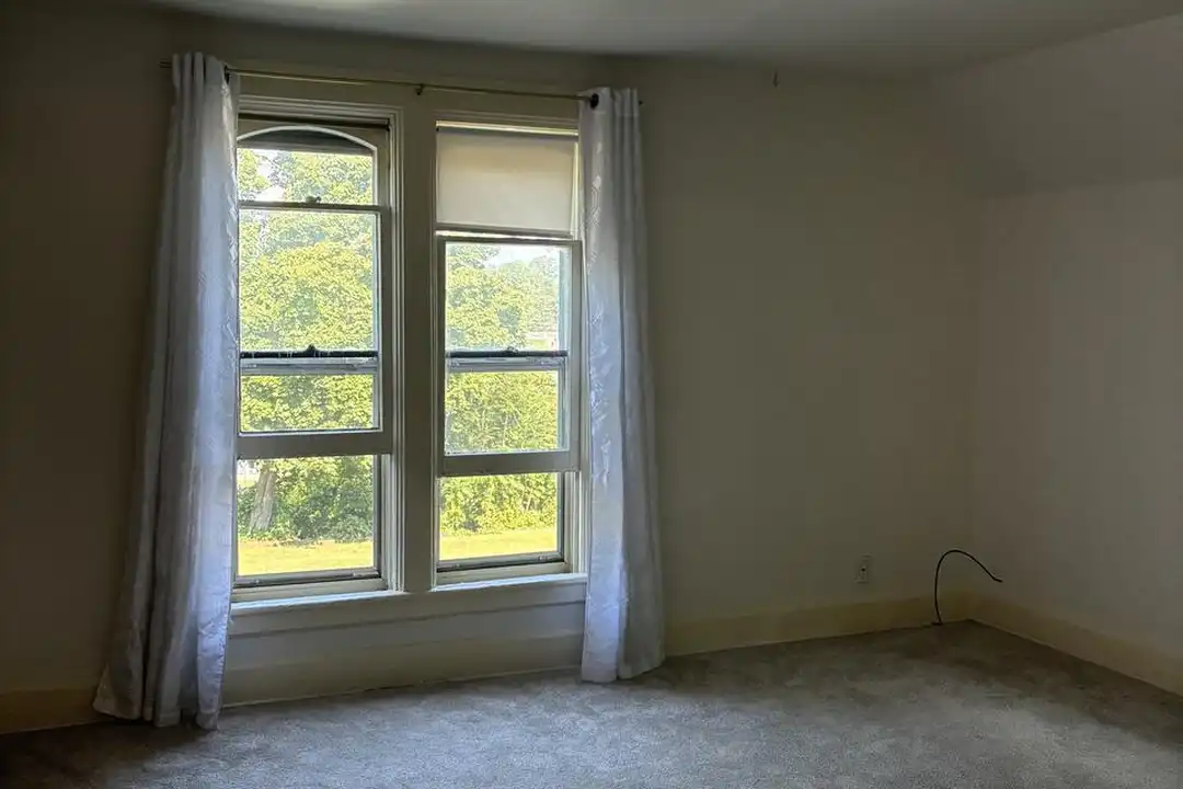 376 Hendee St - Elgin, IL | Rent.