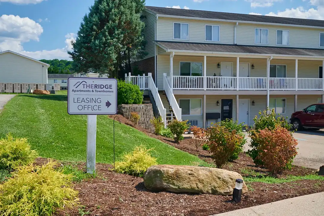 The Ridge Apartments & Townhomes - 5371 Big Tyler Rd - Cross Lanes, WV ...