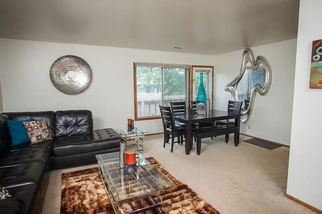 Windpoint Apartments - 4042 N Main St - Racine, WI | Rent.