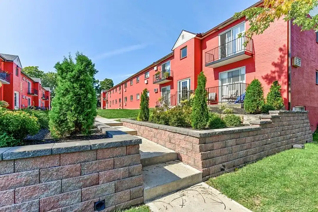 Maple Hill - 213 Maple Ave - Horsham, PA | Rent.