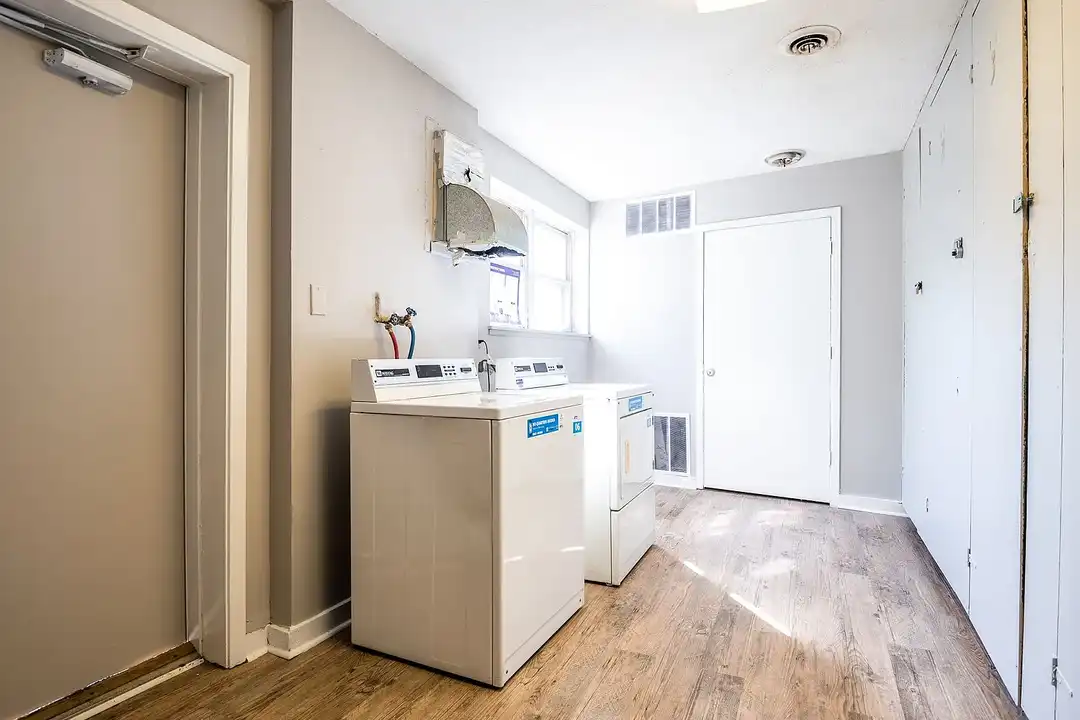 The Colonial Apartments - 3022 1/2 N 97th St - Omaha, NE | Rent.