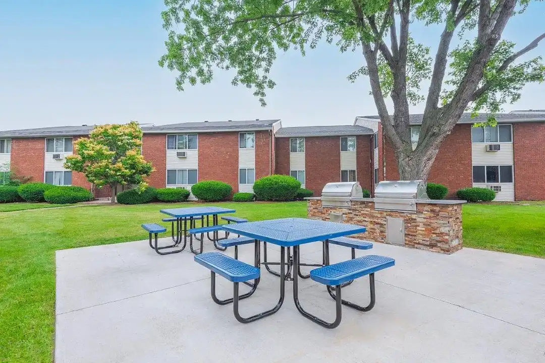 Kings Court Manor Apartment Homes - 2 Kings Court Way - Rochester, NY ...