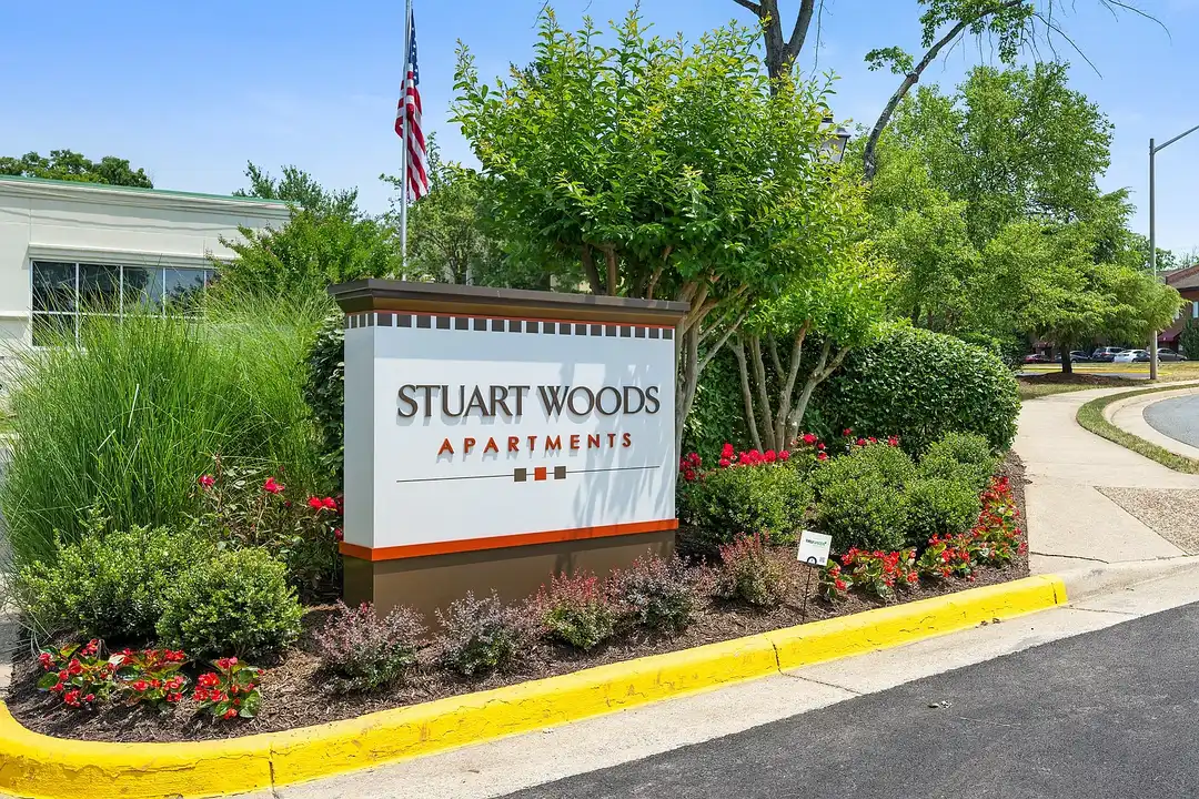Stuart Woods Apartments - 140A Laurel Way - Herndon, VA | Rent.