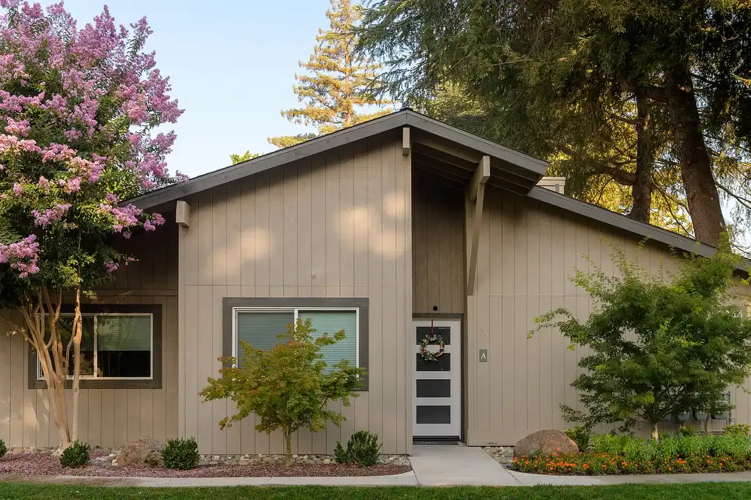 American River Commons - 2366 American River Dr - Sacramento, CA | Rent.
