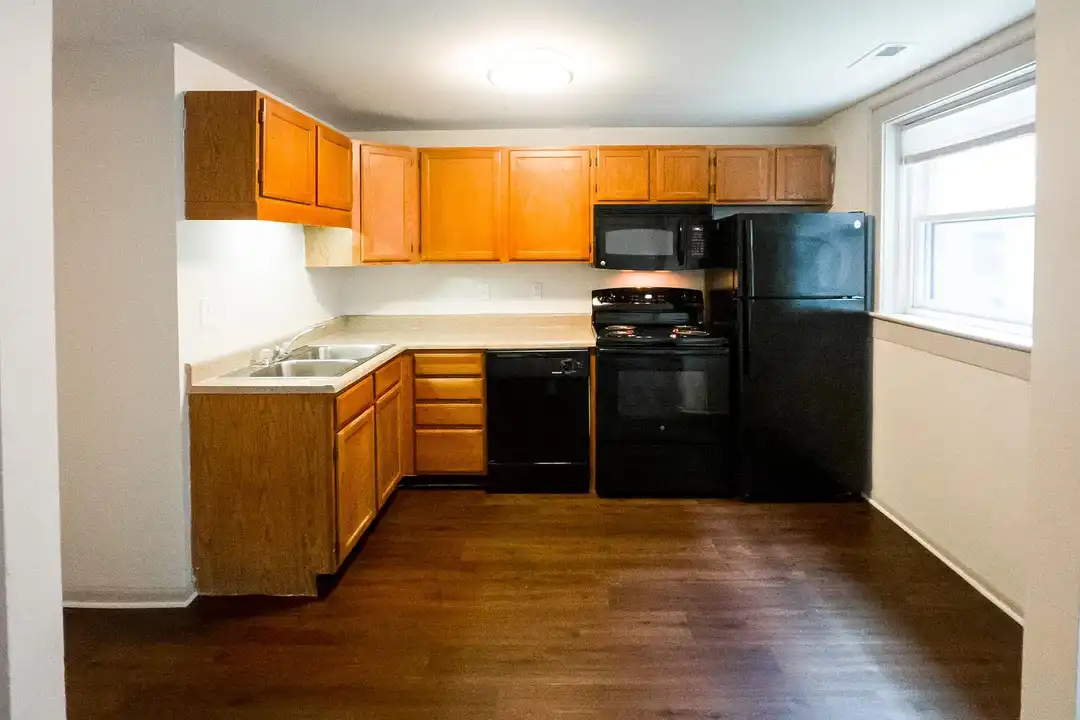 Utomin - 658 E 11th St - Indianapolis, IN | Rent.