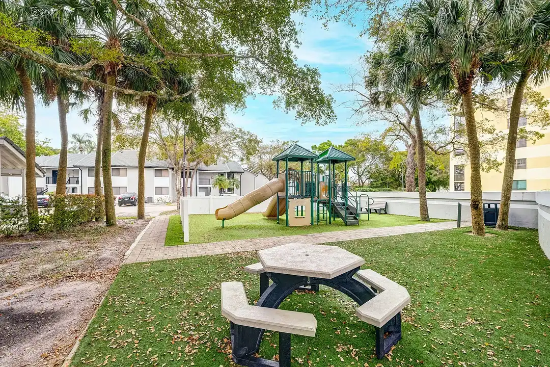 Cielo Point - 6701 W Oakland Park Blvd - Fort Lauderdale, FL | Rent.
