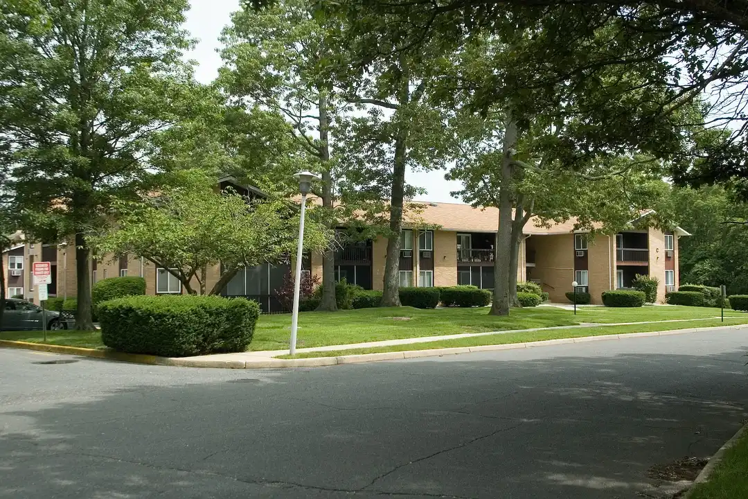 Royal Court Apartments - 1 Royal Court Dr - Spring Lake Heights, NJ | Rent.