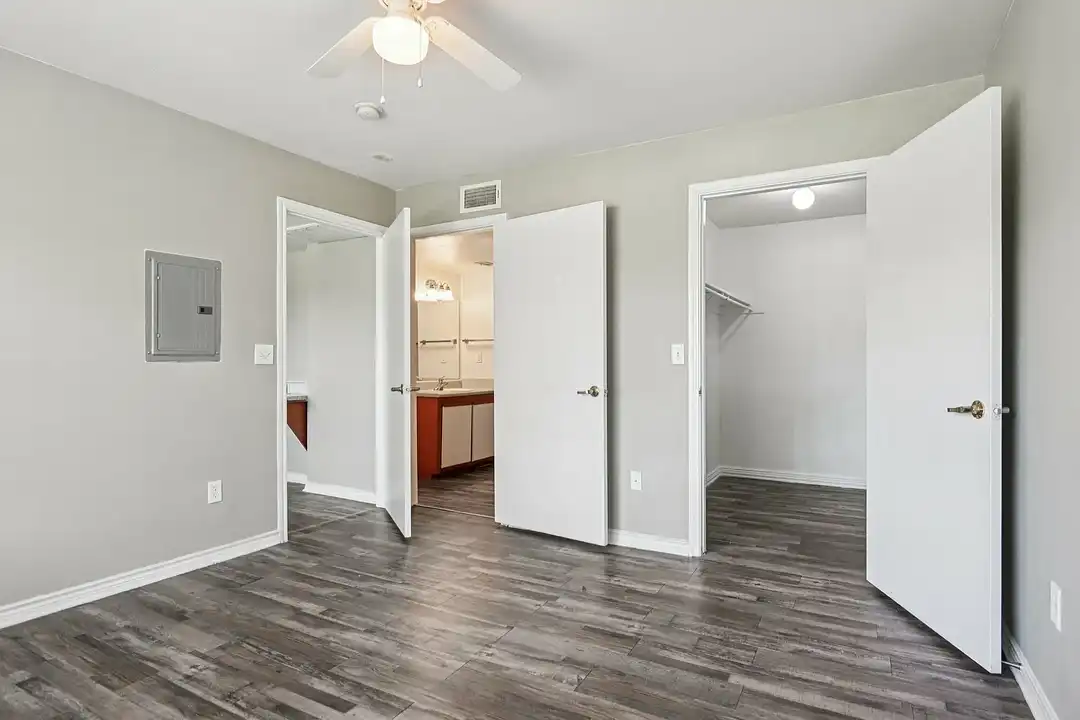 Timber Oaks Apartments - 700 Timber Oaks Ln - Grand Prairie, TX | Rent.