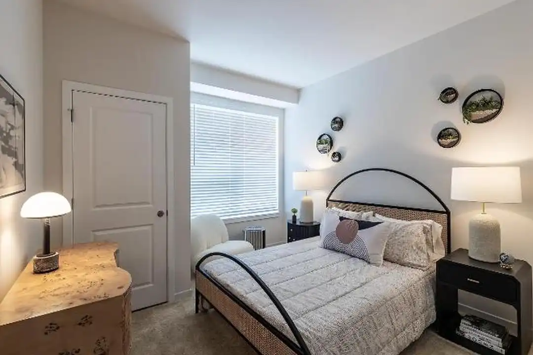 4450 Fox Valley Center Dr - Aurora, IL | Rent.