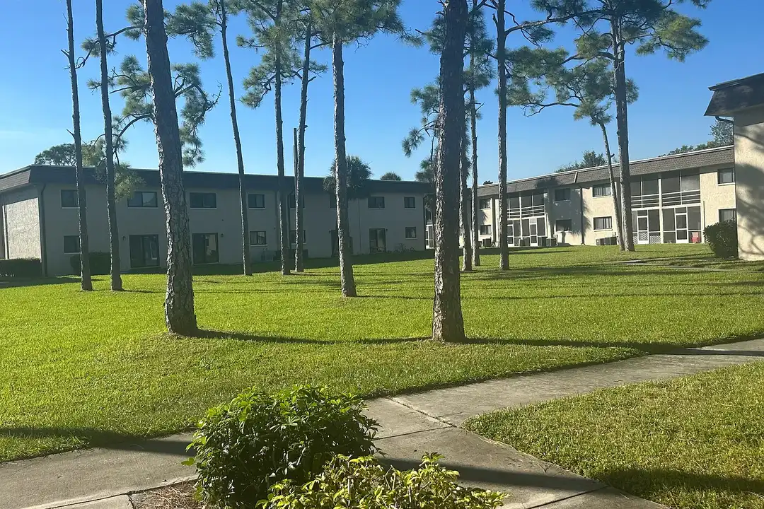 Country View Garden Homes - 750 Pondella Rd - Fort Myers, FL | Rent.