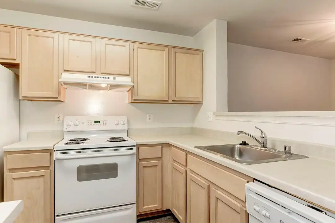 County Center Crossing - 7000 Lakota Dr - Woodbridge, VA | Rent.