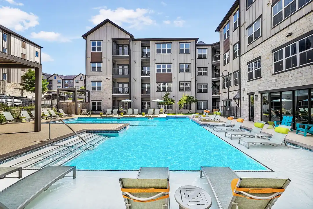 The Mont - 2405 Montopolis Dr - Austin, TX | Rent.