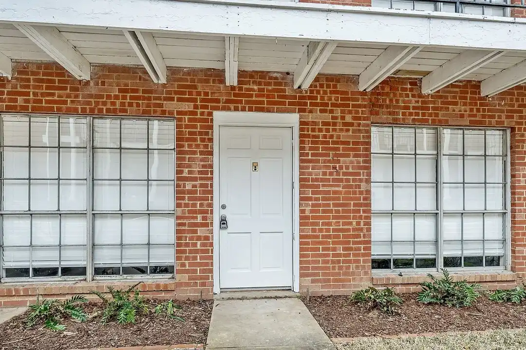 Barclay Apartments - 3301 S Broadway Ave - Tyler, TX | Rent.