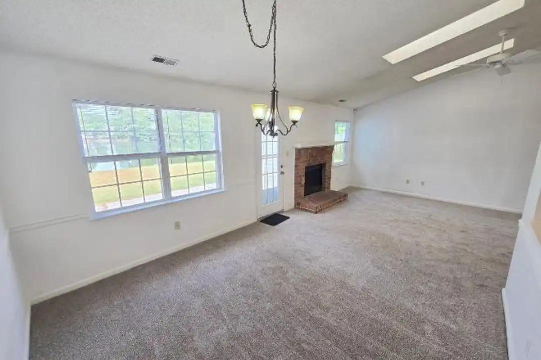 2112 Weybridge Dr - Virginia Beach, VA | Rent.