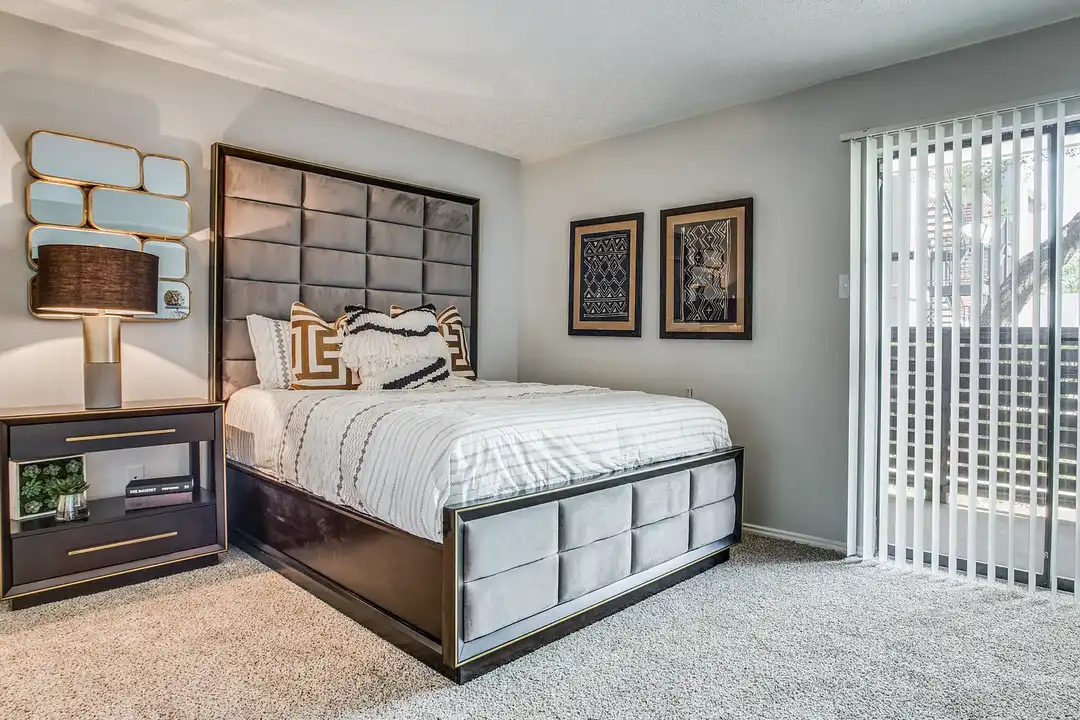 Exchange 7272 - 7272 Marvin D Love Fwy - Dallas, TX | Rent.