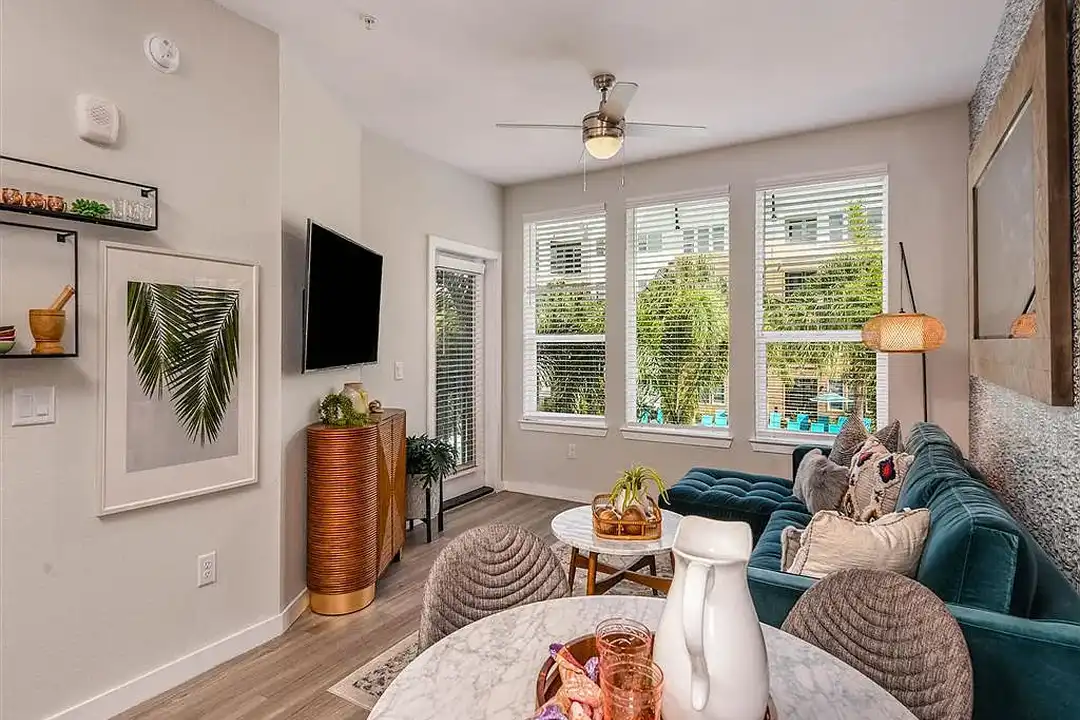 Lyra - 2260 Ringling Blvd - Sarasota, FL | Rent.