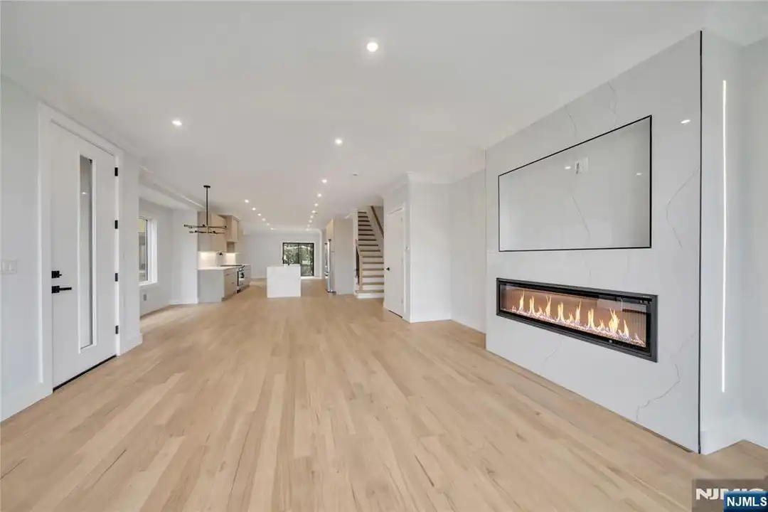 530 Roff Ave unit A - Palisades Park, NJ | Rent.