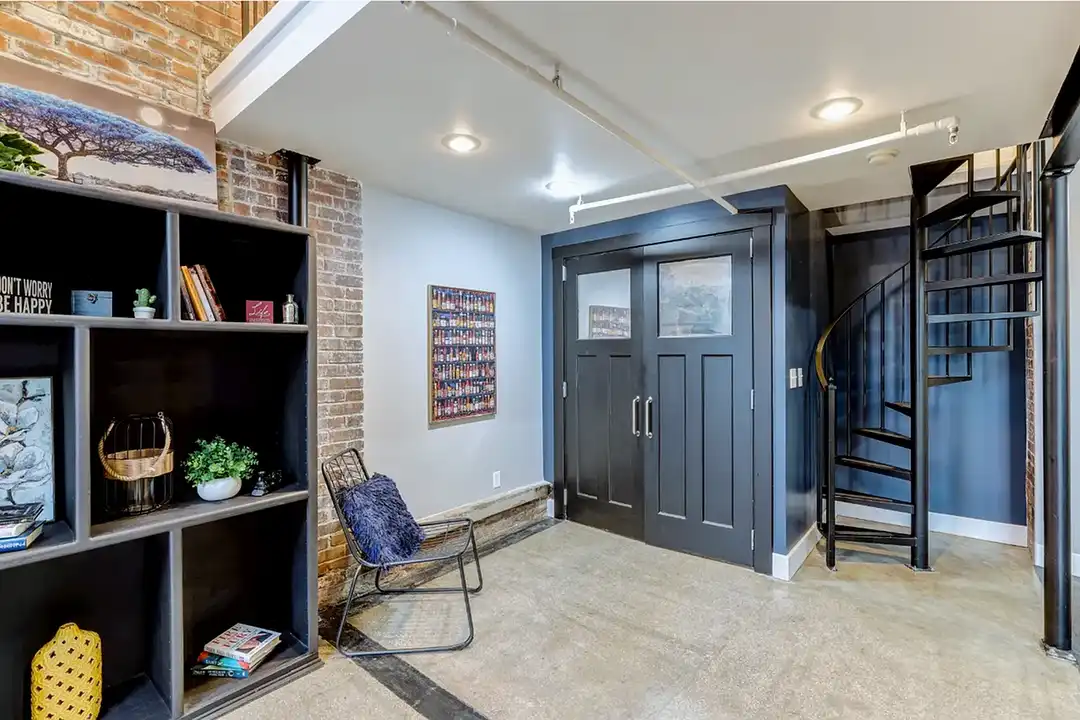 Wilhoit Plaza Lofts - 430 W Pershing St - Springfield, MO | Rent.