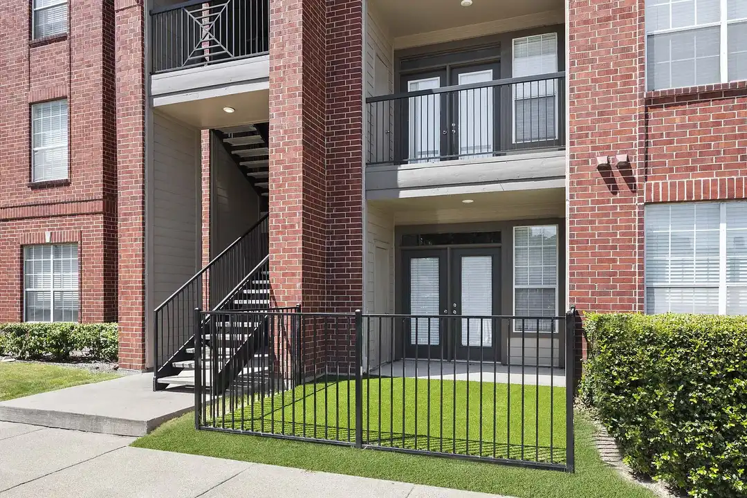 Camden Addison - 17200 Westgrove Dr - Addison, TX | Rent.