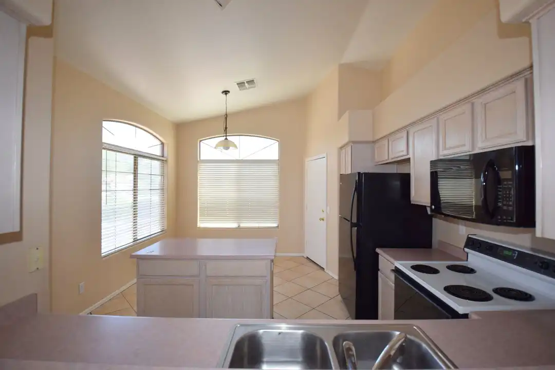 1782 E Pinto Dr - Gilbert, AZ | Rent.