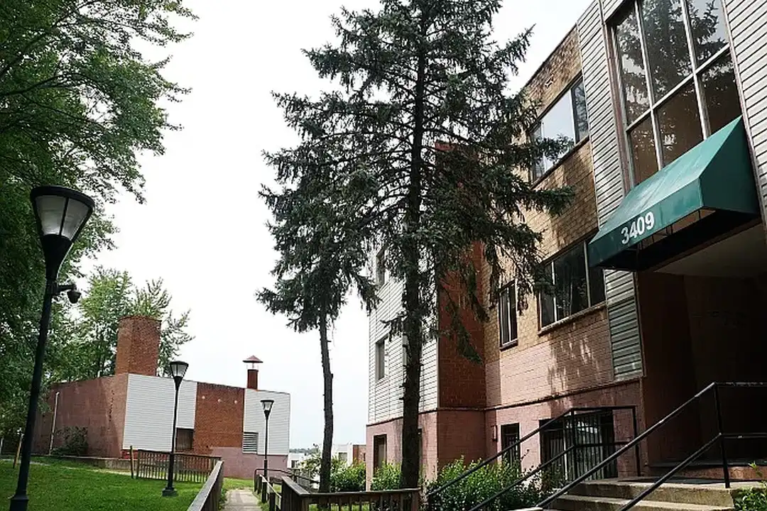 Kings Square Apartments - 3402 Dodge Park Rd - Landover, MD | Rent.