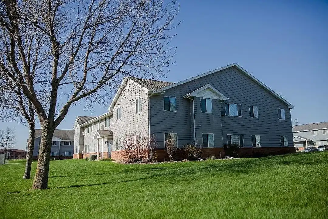 South Ridge Apartments & Townhomes - 1625 E Northstar Ln - Sioux Falls ...