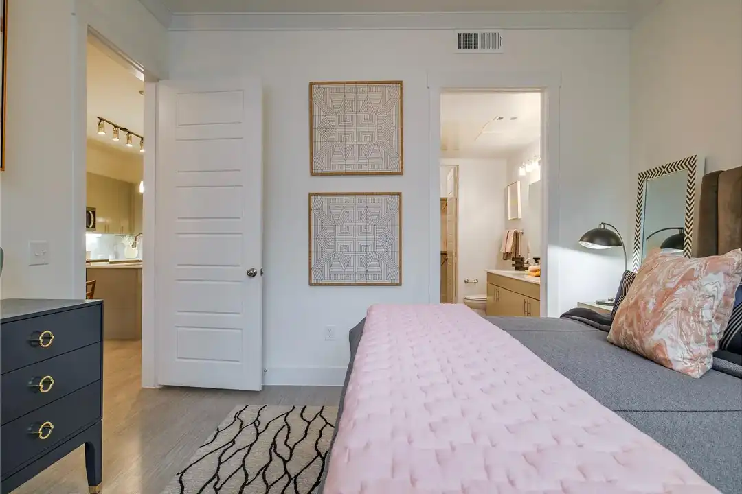 Reveal Lake Ridge - 7402 Lake Ridge Pkwy - Grand Prairie, TX | Rent.