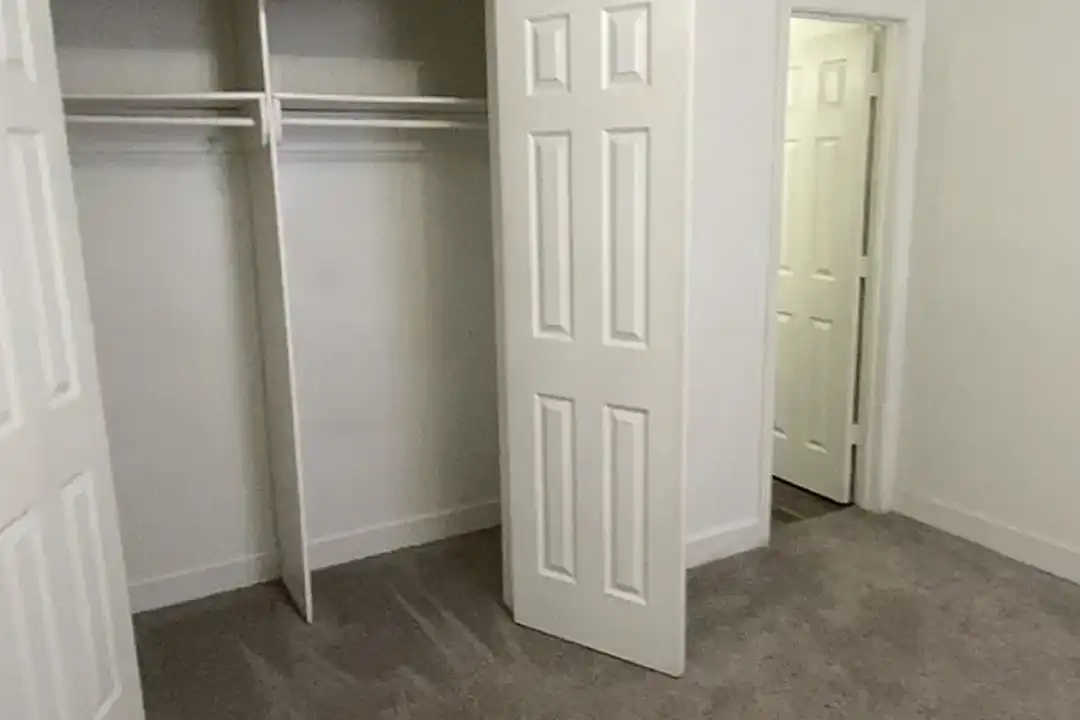 Parkway Place Apartments - 2115 Central Pkwy SW - Decatur, AL | Rent.