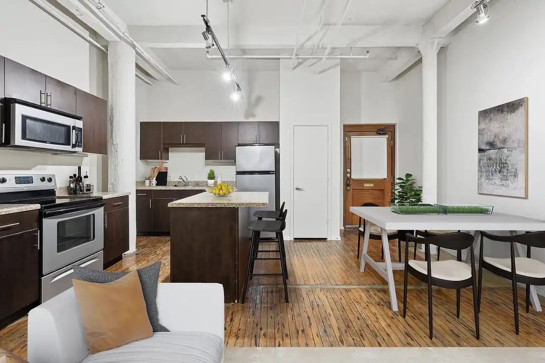 The Wilson Building - 1623 Main St - Dallas, TX | Rent.