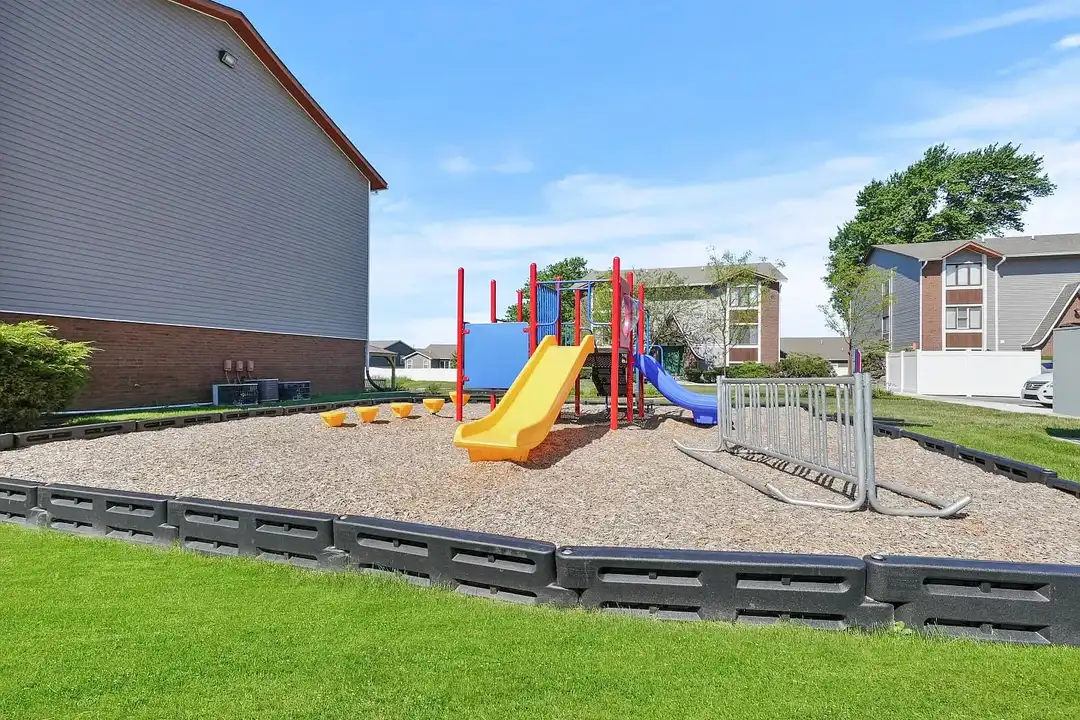 Whitcomb Terrace Apartments - 3944 W 77th Pl - Merrillville, IN | Rent.