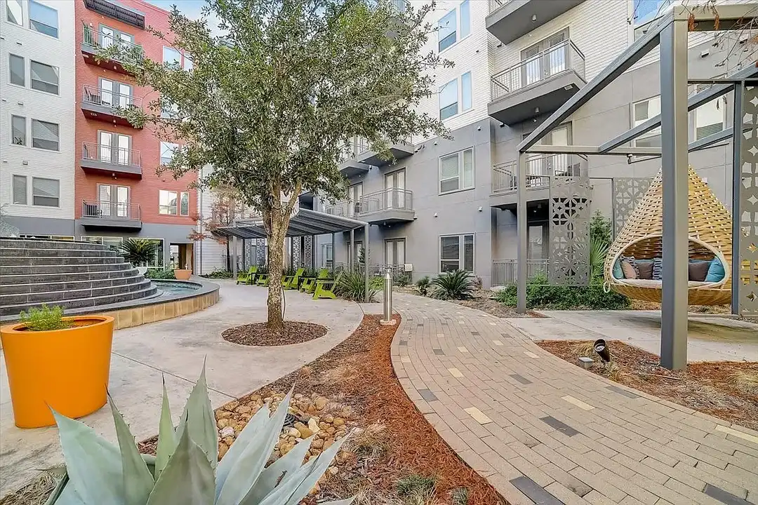Encore SoFlo - 326 S Flores St - San Antonio, TX | Rent.